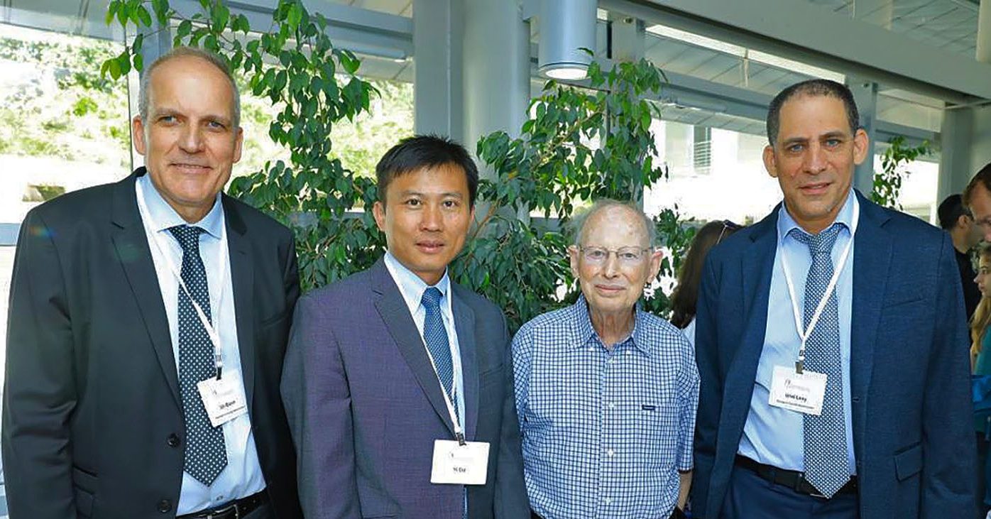 Hebrew University Presents Inaugural Nanotech Prize To Stanford Professor