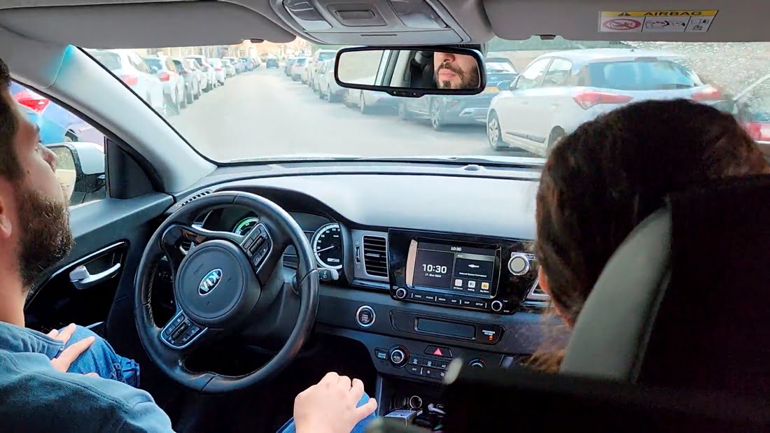 Hands-Free: Driverless Software That Thinks Like A Human