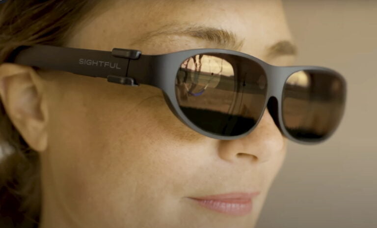 The Screenless Laptop … With A Dozen Virtual Screens