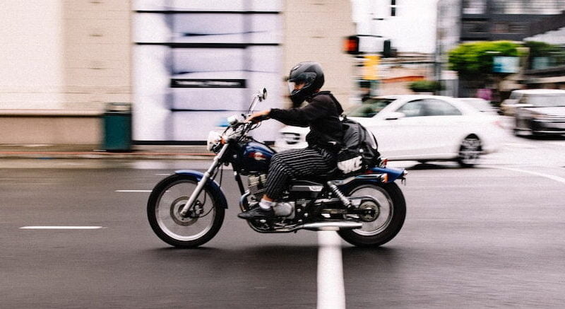 Motorbike-Mounted Cameras Scan Surroundings, Keep Rider Safe