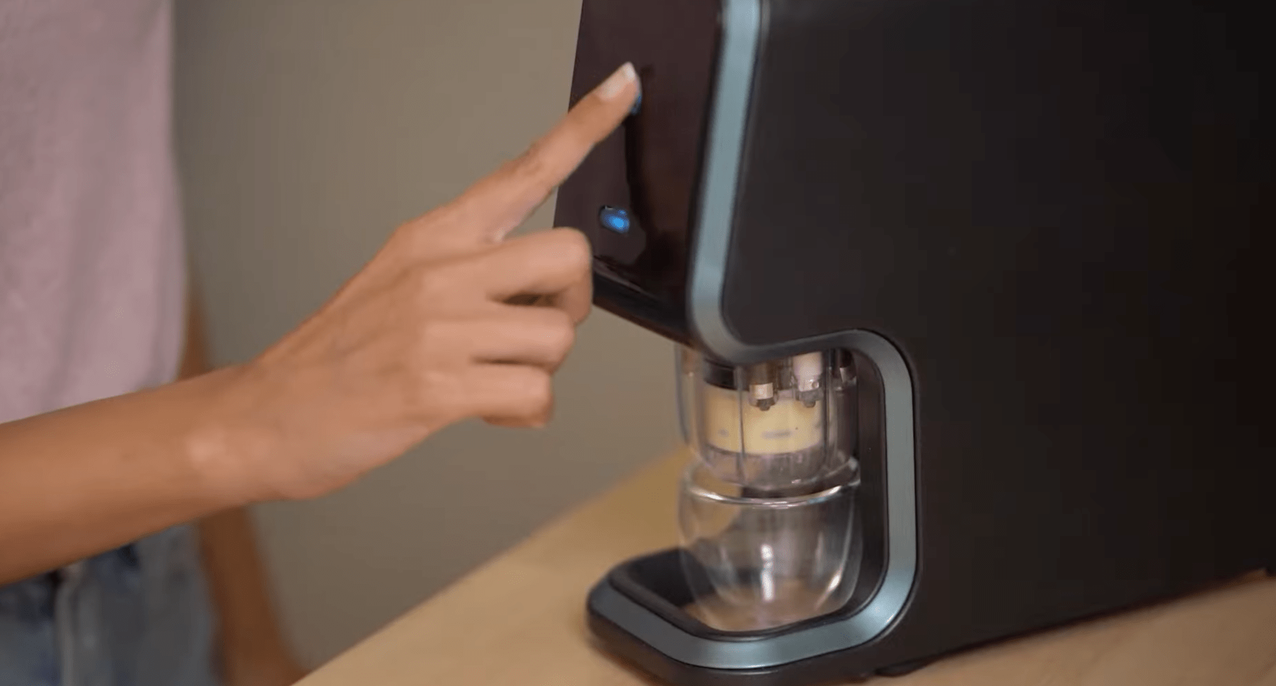 Preservative-Free, Fresh Beauty Products At The Push Of A Button